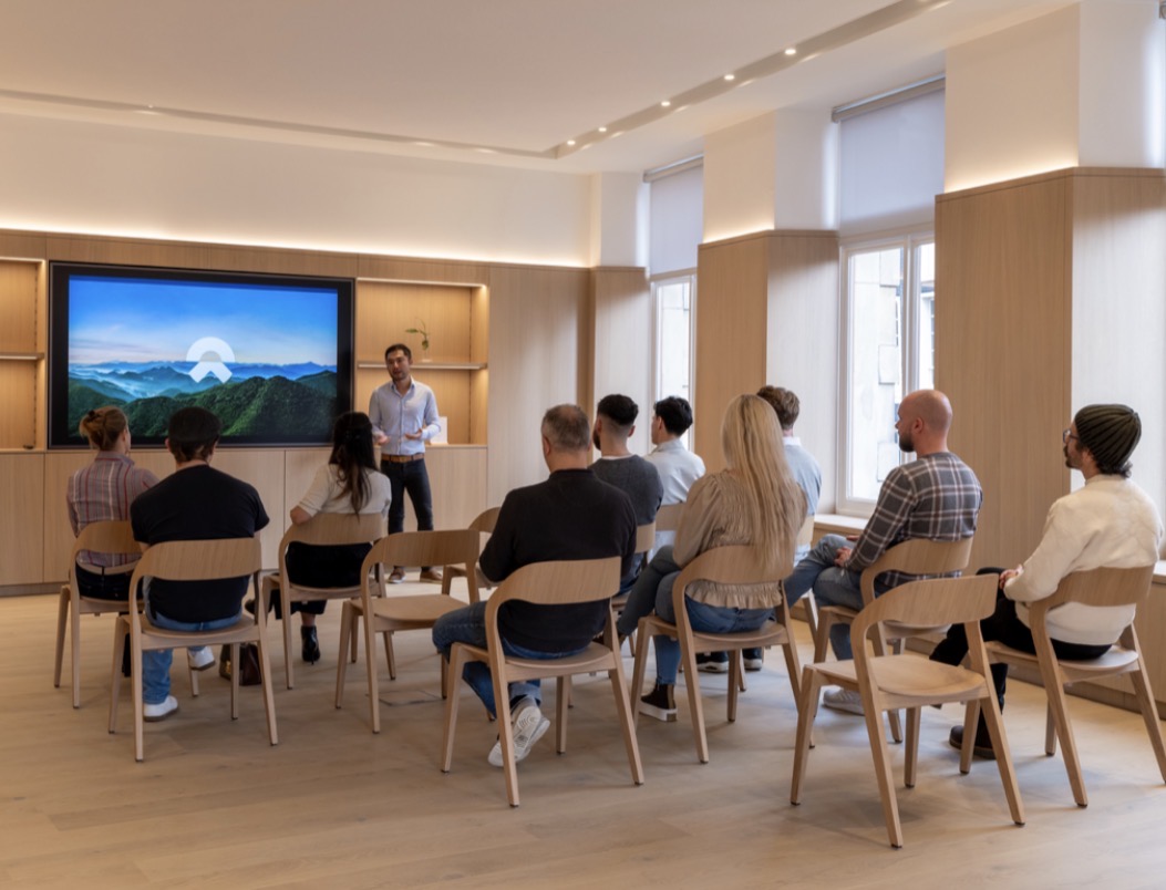 Nio Rents Out Co-Working Spaces at European Showrooms to Boost Revenue | EV