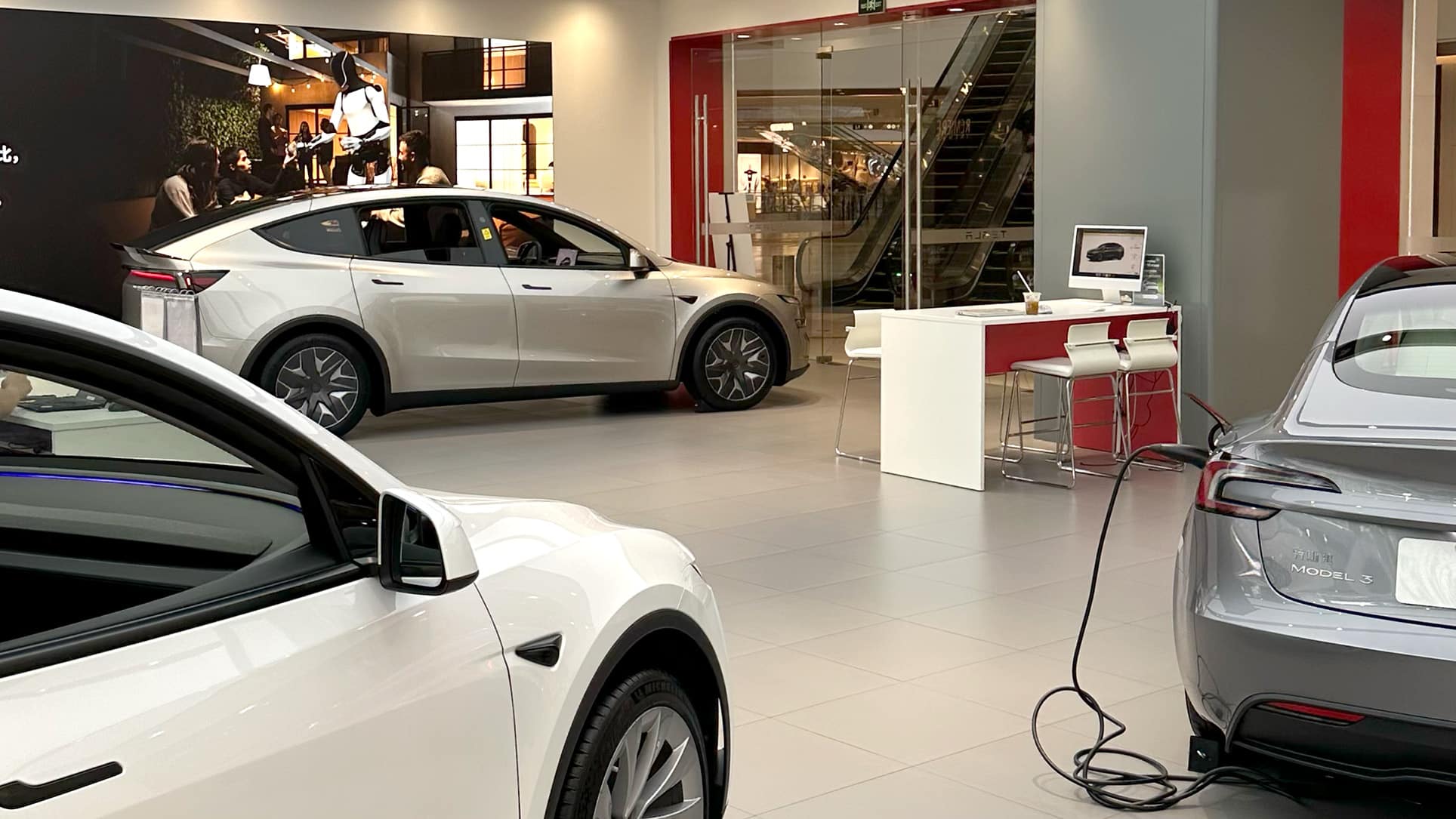 Michael Burry Says Tesla Stock is 'Ridiculously Overvalued,' Criticizes ...