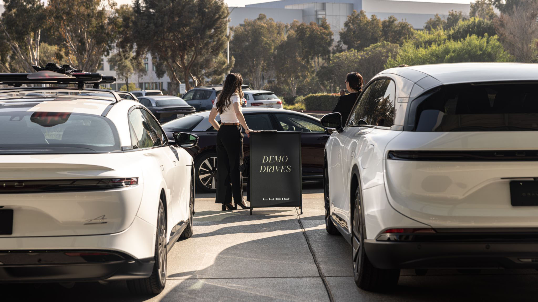 Lucid Shuts Down Online Configurator, Announces Upcoming 2027 Models | EV